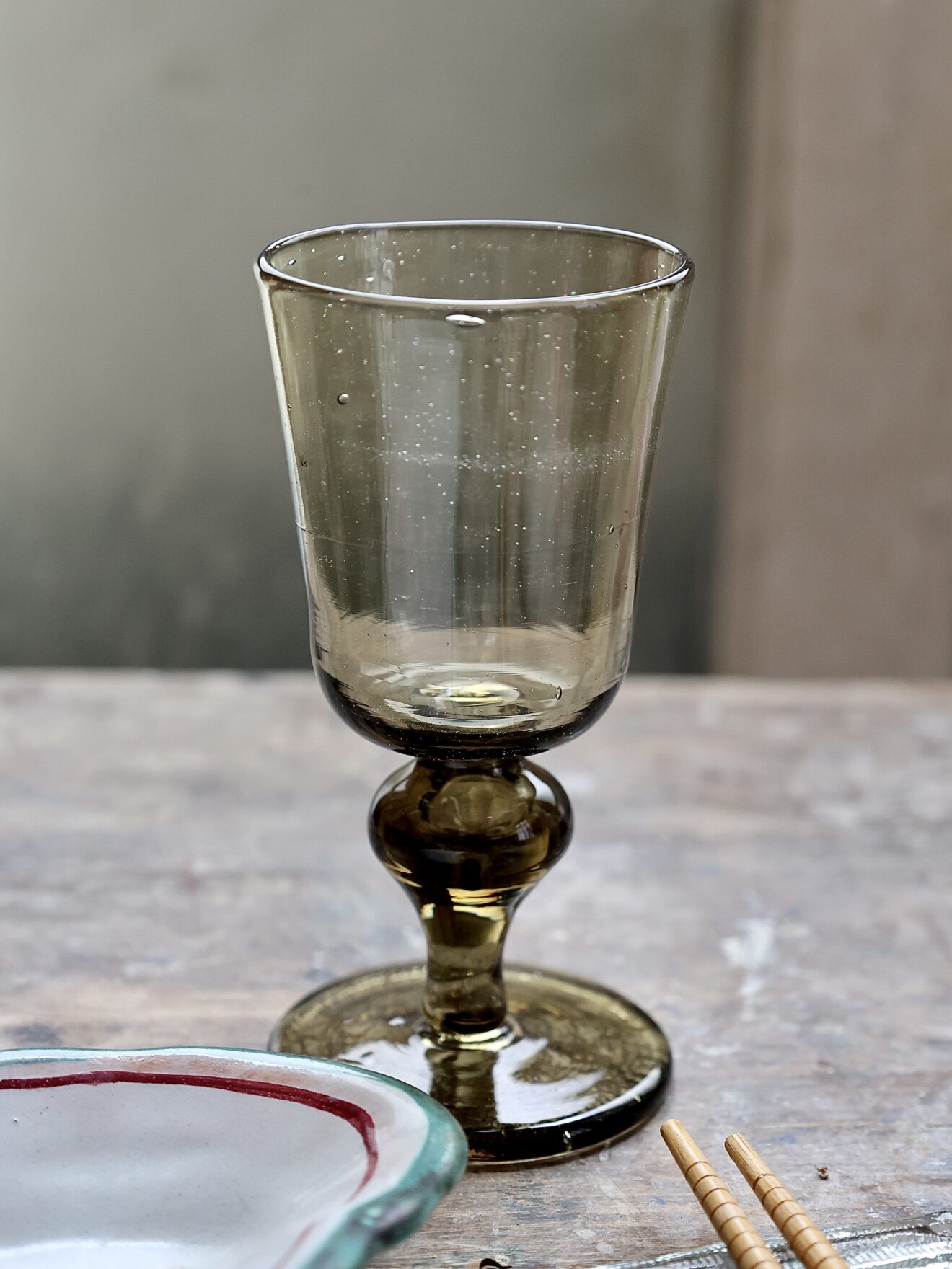 White Wine Glass Fumé - La Soufflerie - Mouth-blown recycled glass